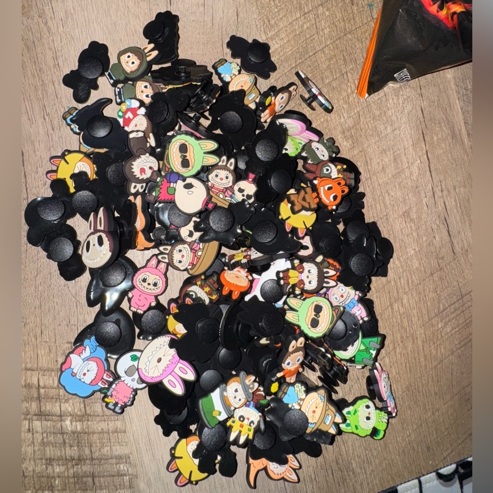 100 Croc Charms Labubu - Gem